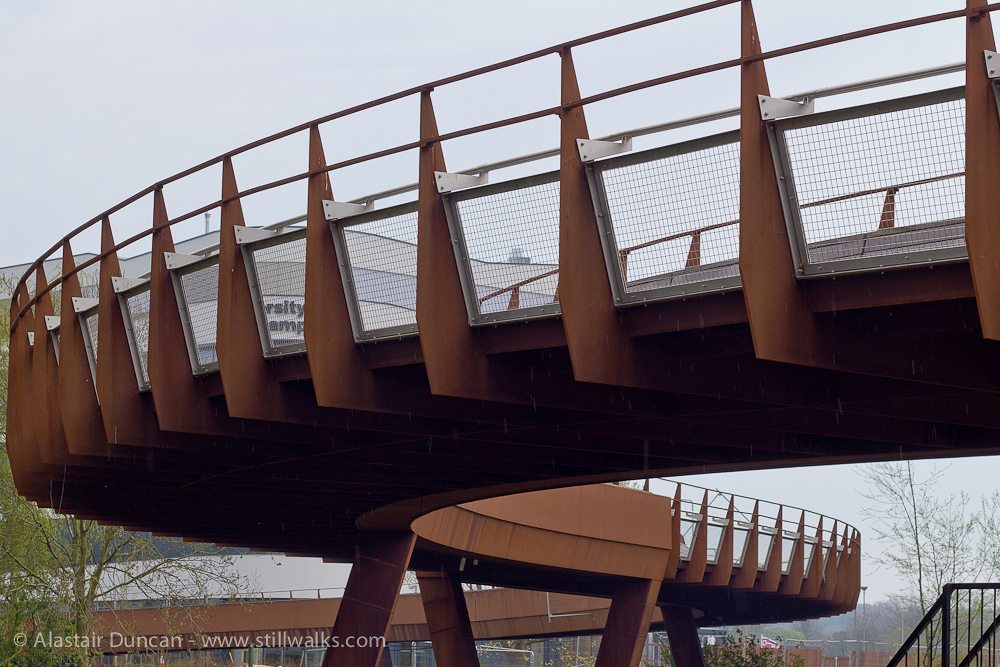 twisting footbridge – StillWalks